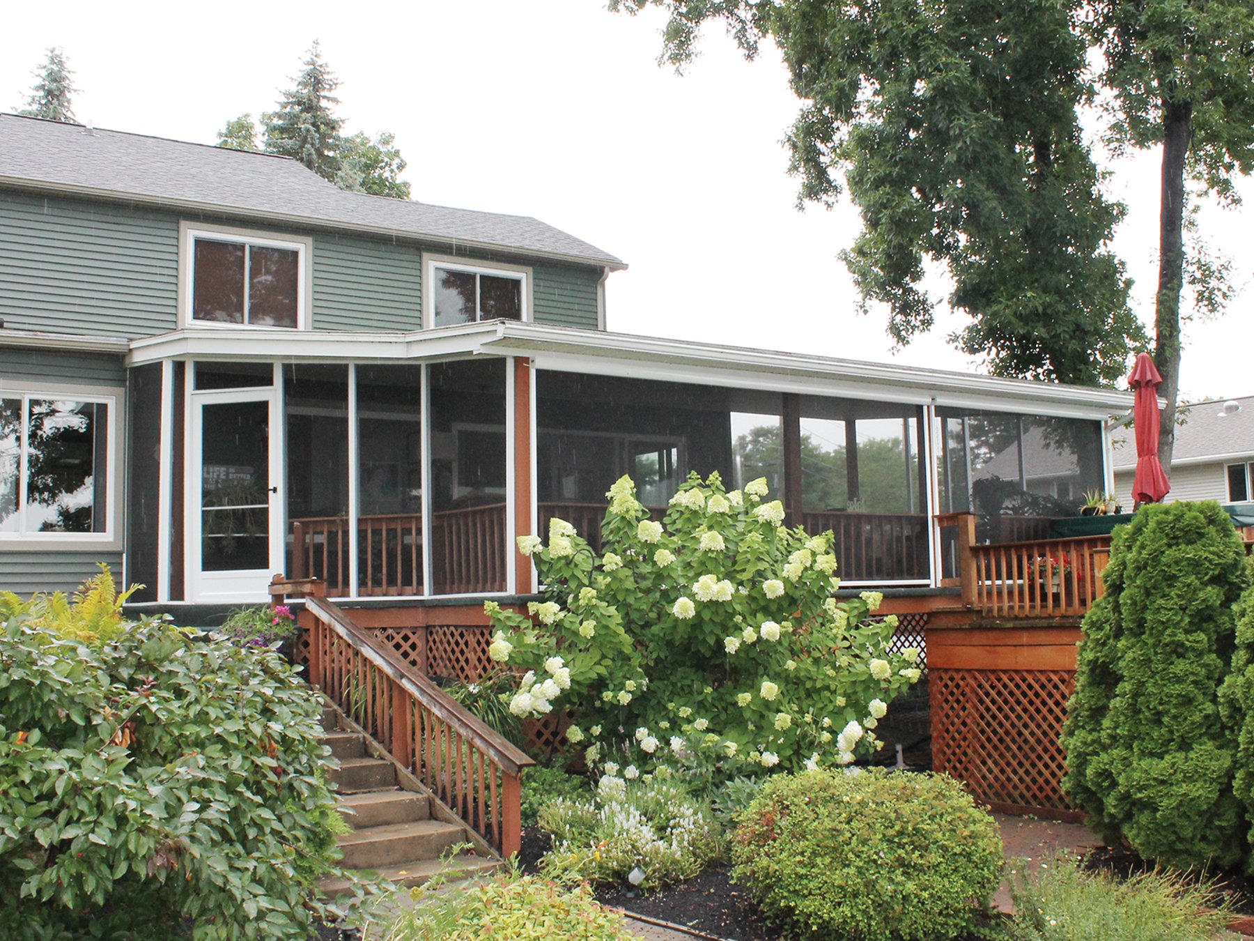 Outdoor Living Screen Room – Signature Sunrooms